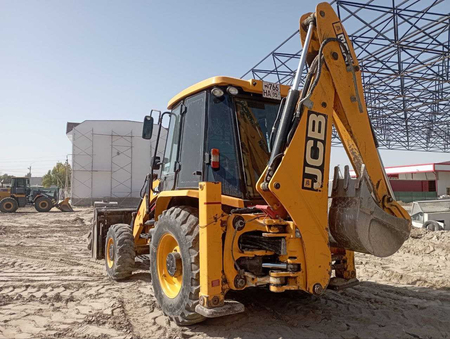 Traktor JCB 2018