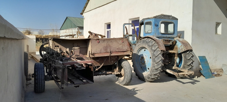 Traktor pres padborshik bilan