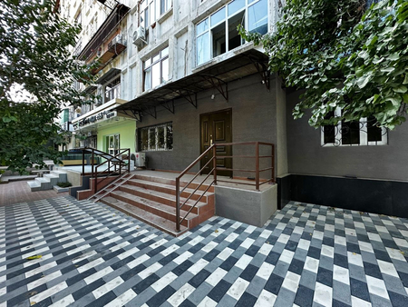 ‼️Сдаётся евро офис‼️ Первая линия ул Себзар М. Гафур Гуляма. 167м²