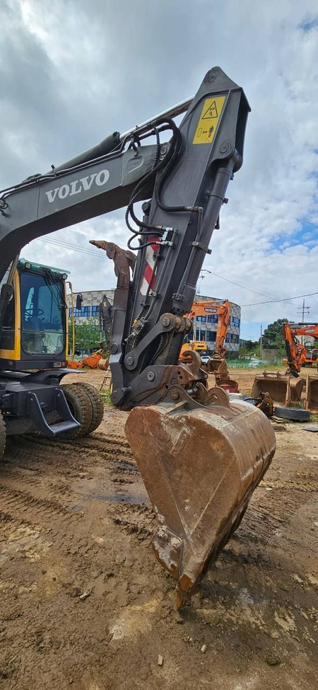 Volvo ew145b 2012 yil