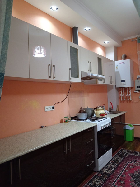 Янги курилган домда 2 хона 56м² 5 этаж титовада сотилади