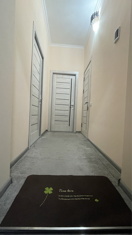 Nazarbek Mevazorda 2 qavatli binoda 2-qavatda, 2 xonali uy.