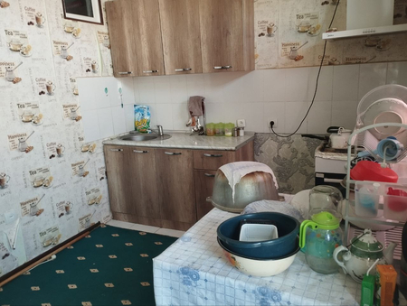 Uy sotiladi uchastka