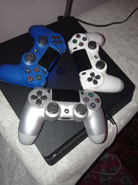 Playstation 4 slim