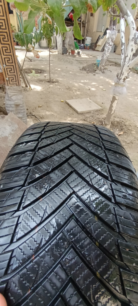 Продается комплект шин для авто.