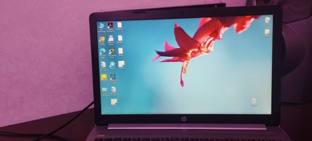 Notebook sotiladi srochno xolati ideal ssd2 qoyilgan