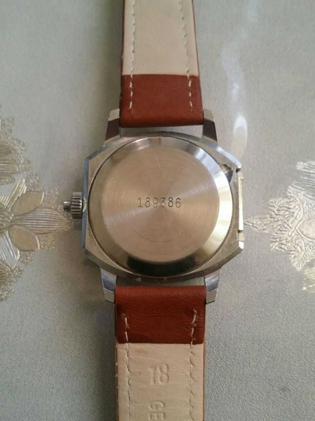 Продам винтажные часы 