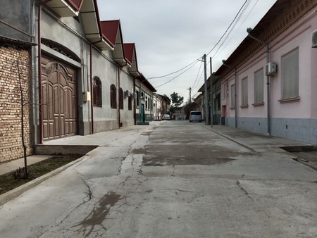 Uy sotiladi Nazarbek arka mahallla