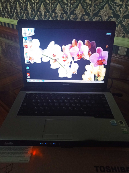 Продаётся ноутбук Toshiba Satellite a205-s5825 в рабочем состоянии