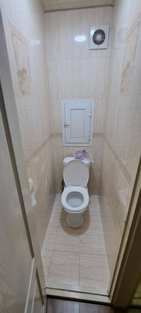 Продаётся на Кушбеги 3в4 комнатная общ пл 75м ор р Азия маркет 1 этаж