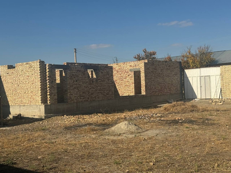 Курилиши тугаллвнмаган ховли