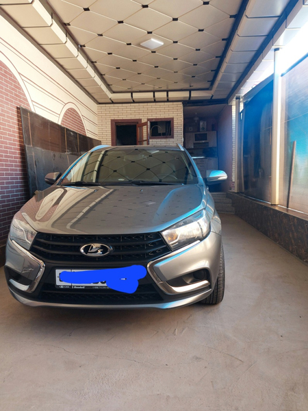 Автомобил лада веста