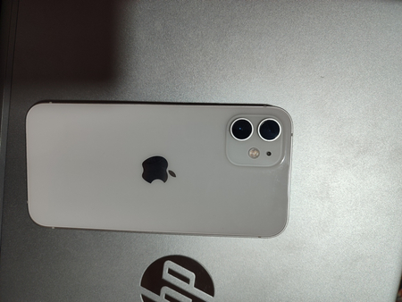 Iphone 12. Rangi oq! .