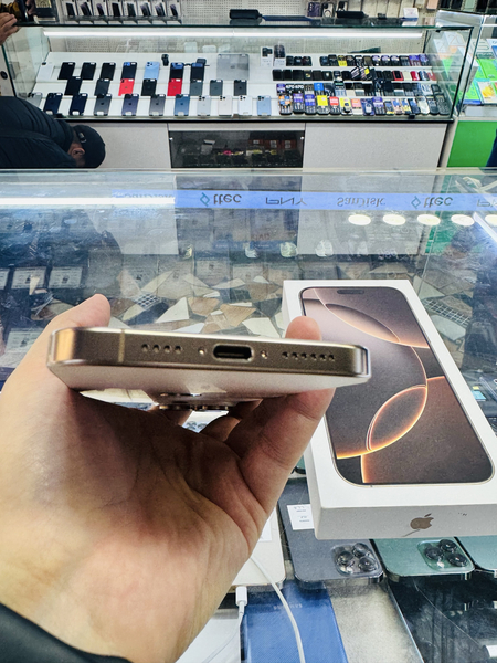 iPhone 16 Pro Max 256 gb desert