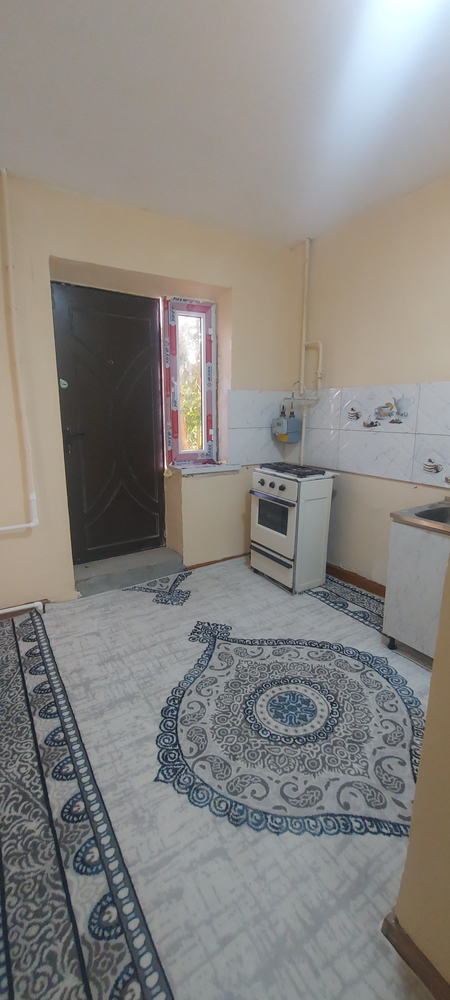 Srochna 1etajdan 2xonalik kvartira sotiladi