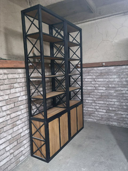 Изготовление полки и витрины для магазинов одежды и лофт мебели.