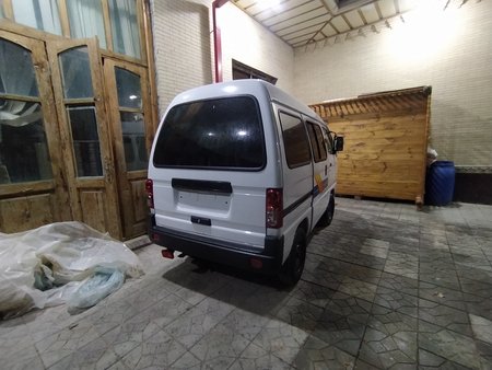 Damas yangi hali yurmagan salondan kelgan