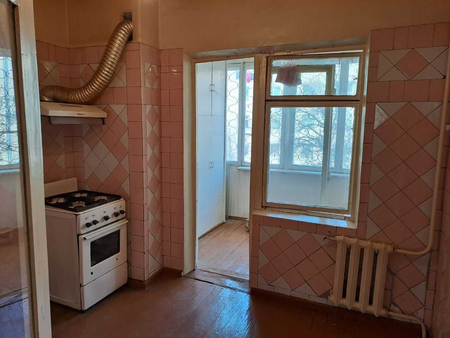 Продается квартиры 2/2/5 на Юнусабадском районе 18 й кв (J2204)