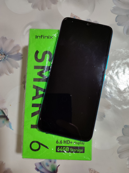 Телефон Infinix  SMART 6