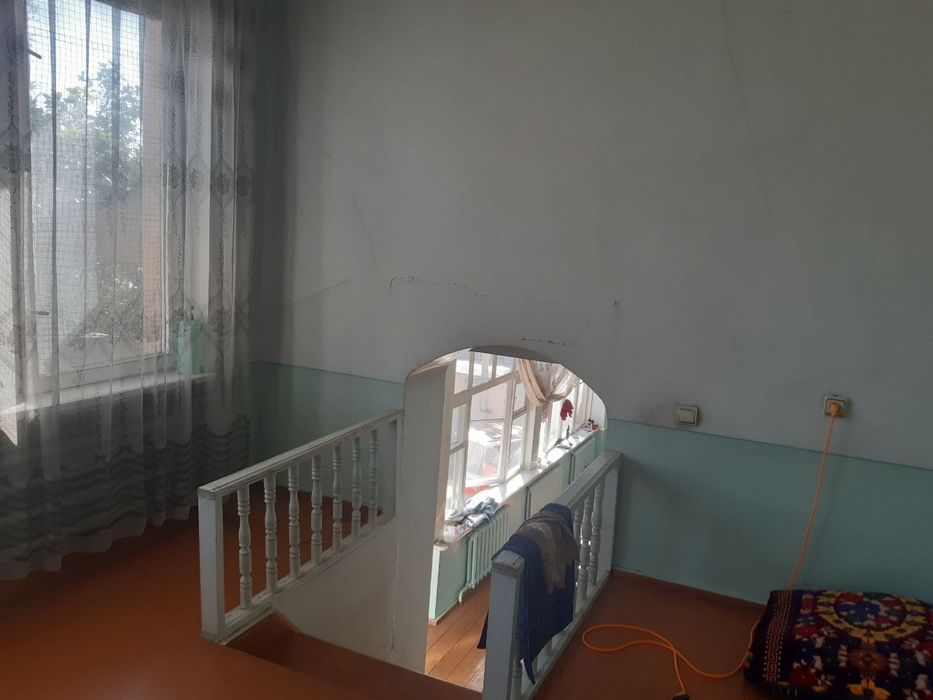 Жилой ДОМ общ. площадь 260м²  4 комнаты (большой огород]