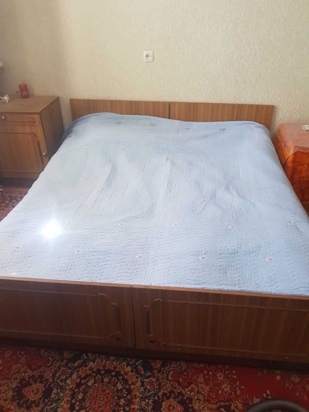 Mebel. Shkaf, tryumo 2ta bir kishilik kravat 2ta tumbochka
