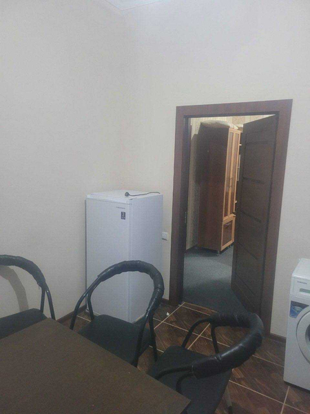1xonali 1etajda joylashgan yangi jixozlangan kvartira ijaraga beriladi