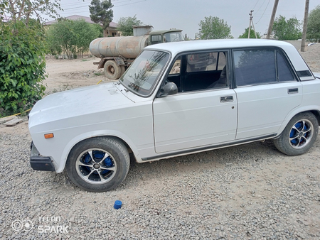 Vaz 2107 sotiladi