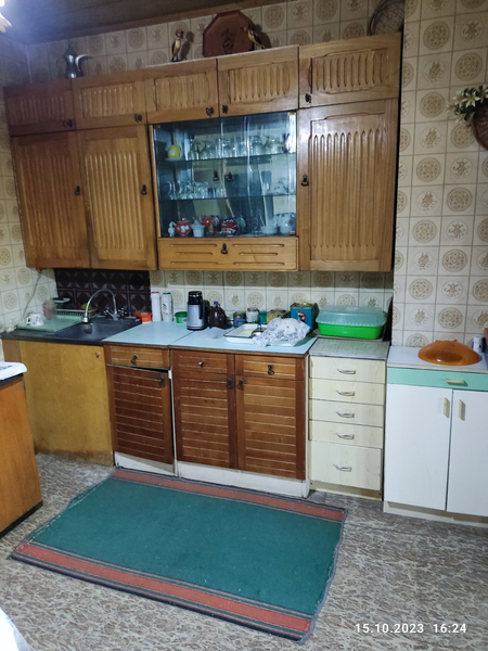 Продается двухэтажный пятикомнатный коттедж.