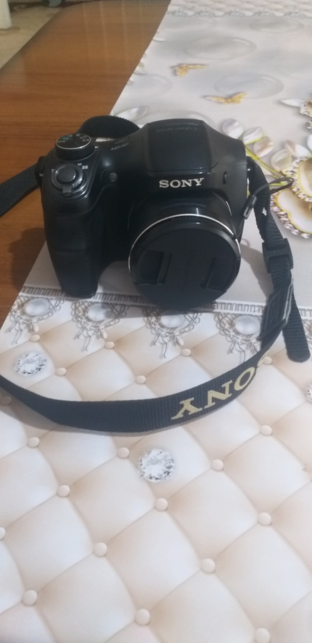Фотоаппарат сотилади. SONY DSC H100