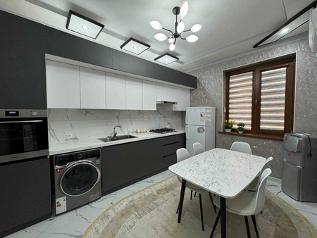 Tayyor 3 xonali 140m2+40m2 ochiq balkon 7-qavat sotiladi.