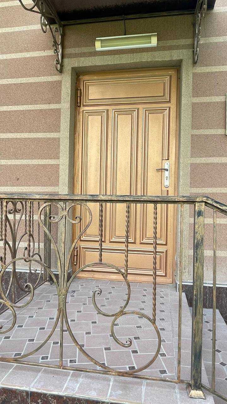Саракульская ул.Мехржон рядом 4 й роддом цоколный этаж 250 кв.м