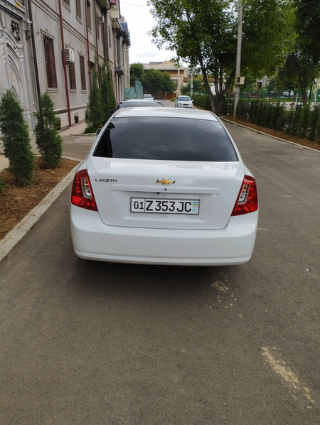 Gentra 3 pozitsa Ful komplektatsiyada oq  Summite white