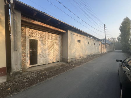 Furqat tumani SHoyimbek MFYda Hovli uy sotiladi