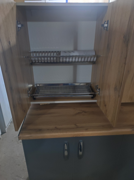 Kuxinniy mebel navesnoy