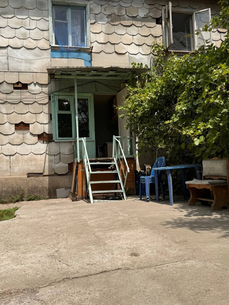 2 х КОМ первый этаж выход в город Спутник 9 в деревянном доме 34.000уе