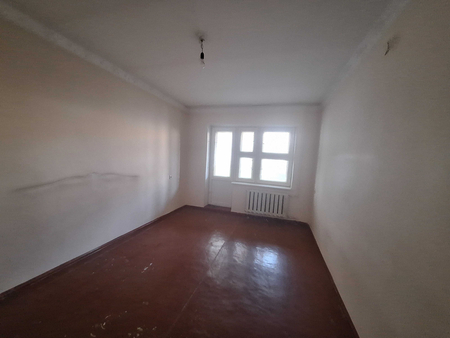 谷 130250 谷 Algoritm Guliston Kvartira sotiladi 3/3/4 70 м²