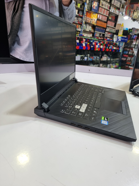Asus ROG STRIX s5d