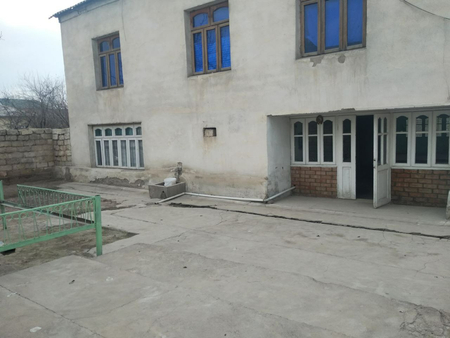 6 sotixli 6 xonali uy sotiladi