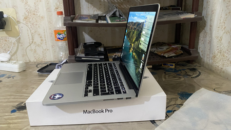 Macbook pro 14 holati yangi. Narxini kelishamiz.