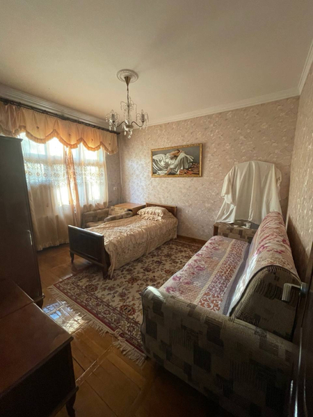 В центре города 2/2/4 ул Истикбол Вессинистер