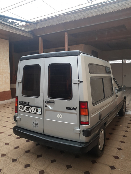 Renault sotiladi