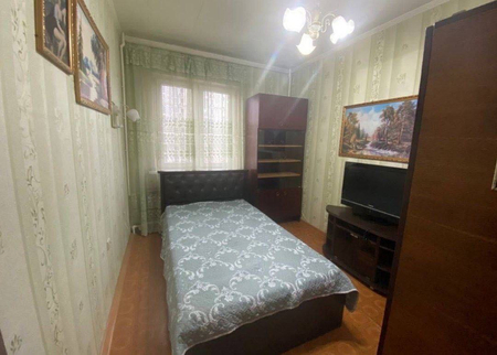 В центре Бабура 2/8/9 разделка есть балкон ор-р РОВД Пл 60м2