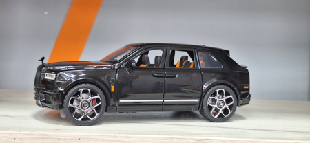 Моделка Rolls Roys Cullinan