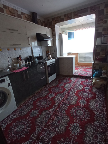 Fargona shahar Kaliniskida joylashgan