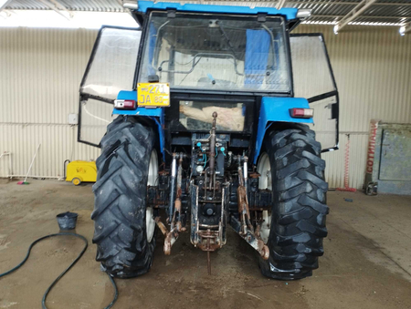 Трактор NEW HOLLAND 130