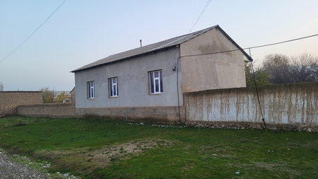 Uchastka sotiladi