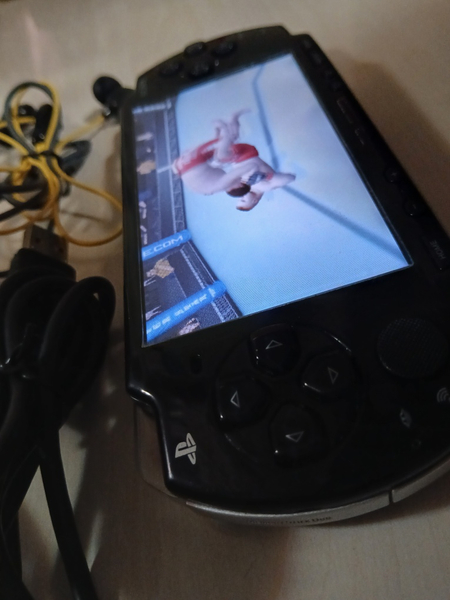 Assalom alekum Psp sotiladi 32gb 42ta uyin bor yaxshi yaxshi uyinlar