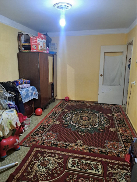 Срочно продают 3 компания 2 этаж. Троицк чириз банк мужна