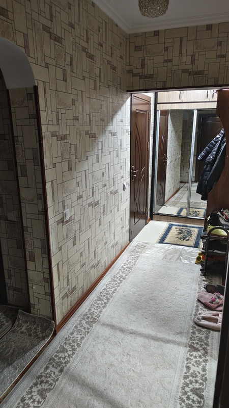 4 комн своя 90м.кв, 2 этаж франц.планировка , ориентир Хузур гостиница