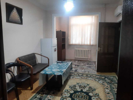 Продаю Чиланзар 3 квартал 2 комнатная Зеркалка Мукимий Улица
